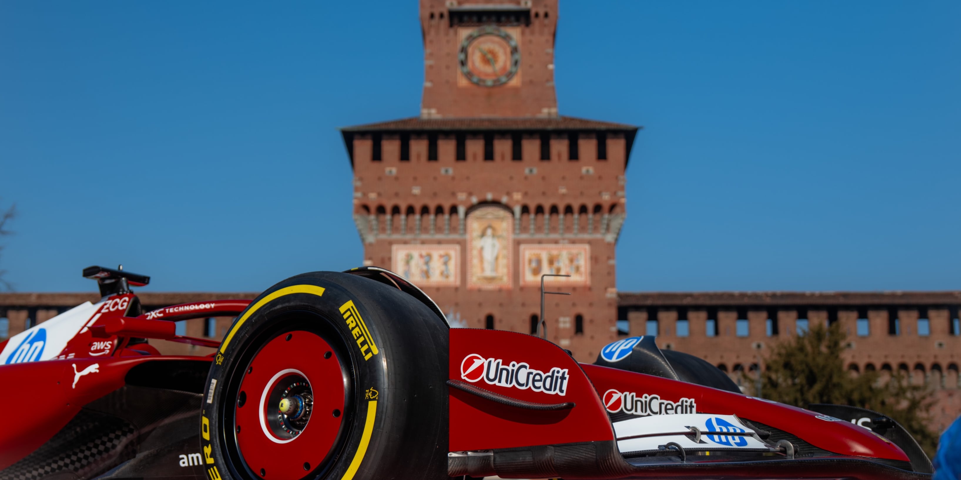 Ferrari v Miláně: Hamilton a Leclerc rozdávali úsměvy - SvětFormule.cz