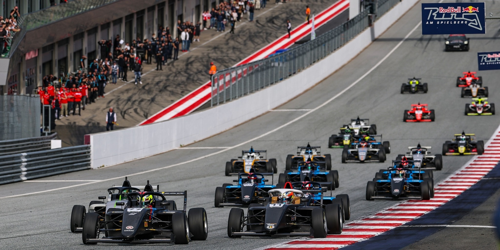První závod F4 CEZ na Red Bull Ringu vyhrál Harrison - SvětFormule.cz